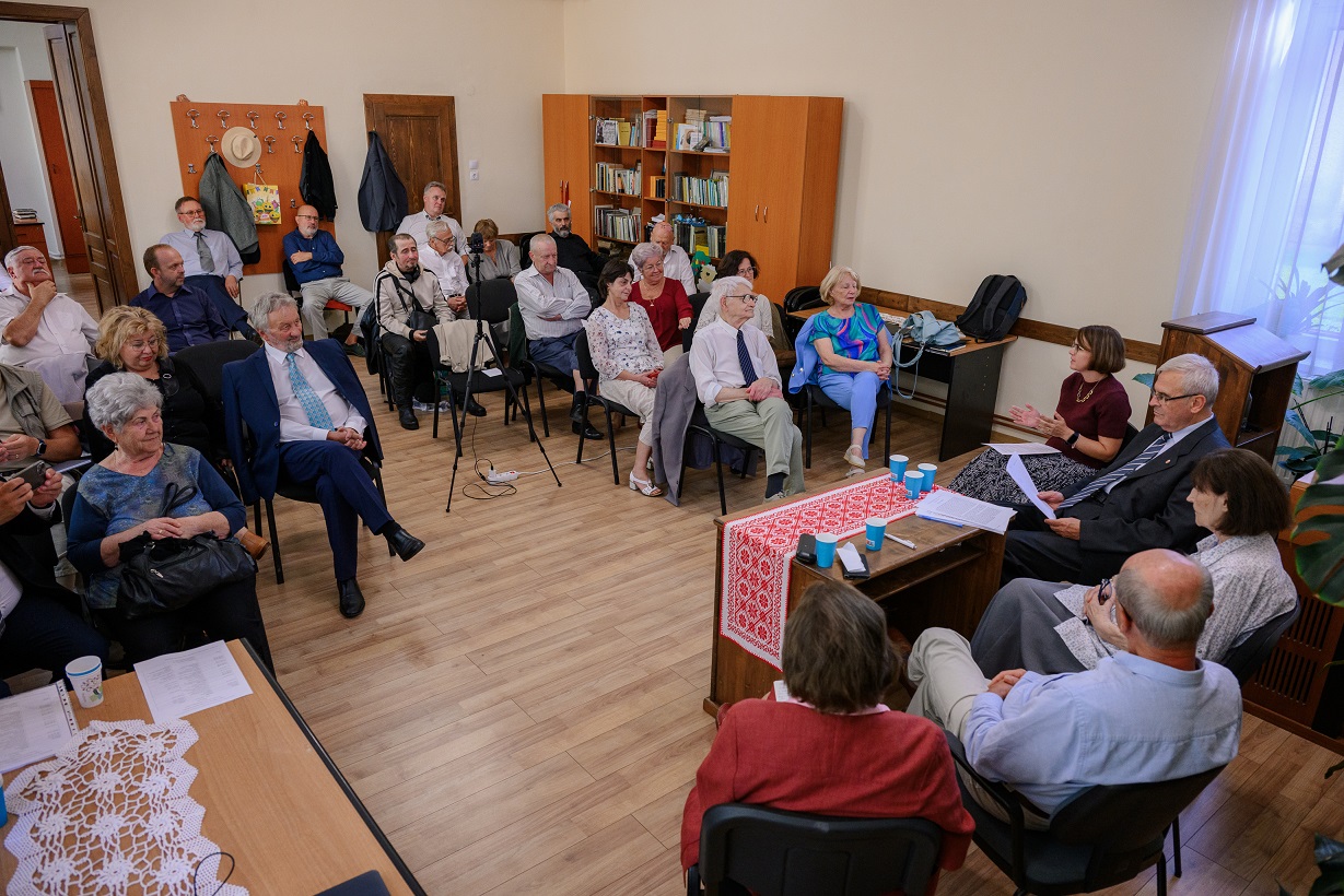A Tőkés László munkásságáról tartott kutatói konferenciáról – EMNT